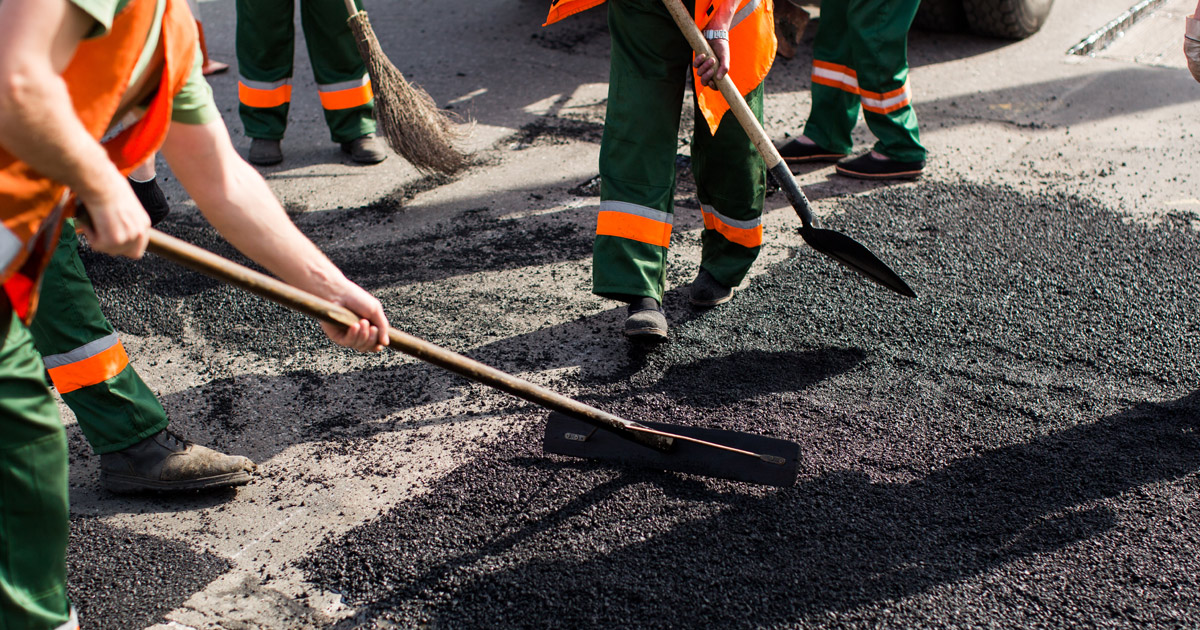 What Risks are Faced by Road Maintenance Crews? | 800-222-8792